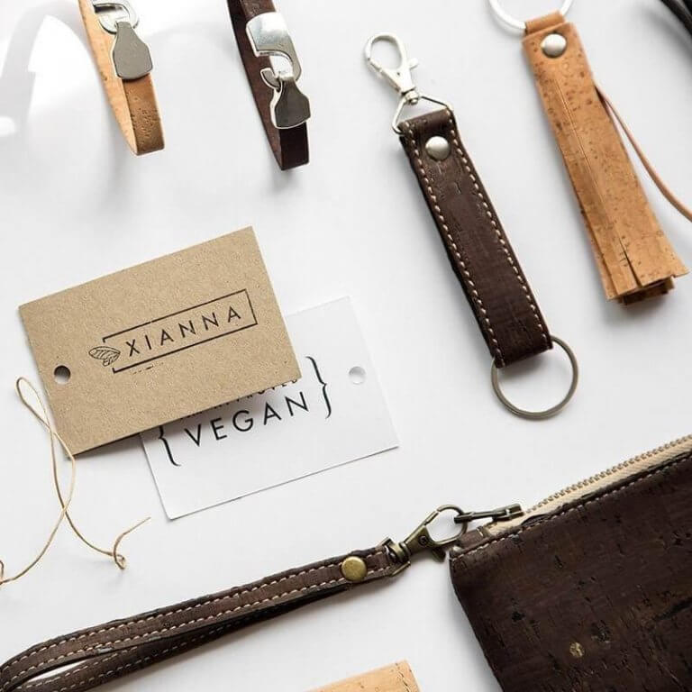 Cork tassel vegan keychain handmade in Spain - Xianna